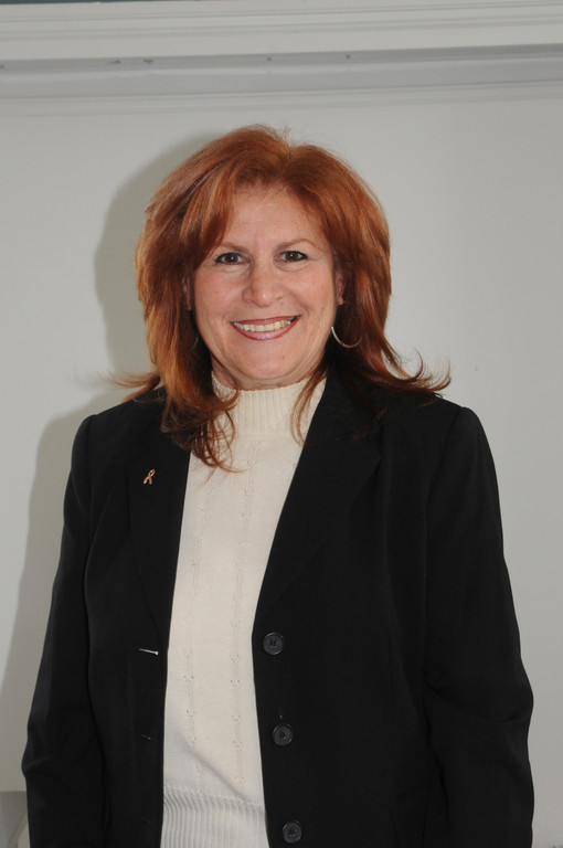 Geri Barish of Hewlett House named a woman of distinction | Herald ...