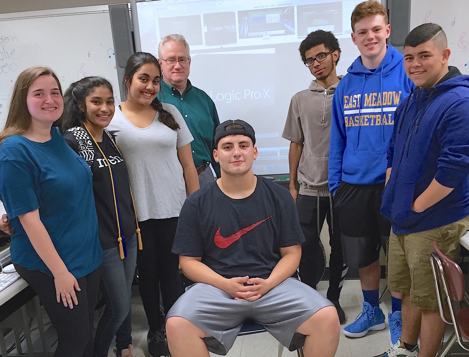 East Meadow students go Apple Pro | Herald Community Newspapers | www ...