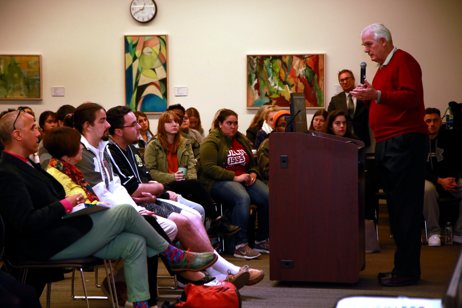 Students learn to 'vote smart' during Molloy College discussion ...