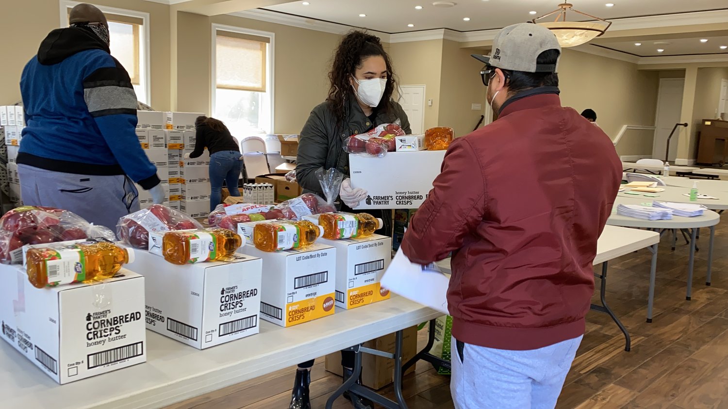 Long Island Cares opens food distribution center in Valley Stream ...