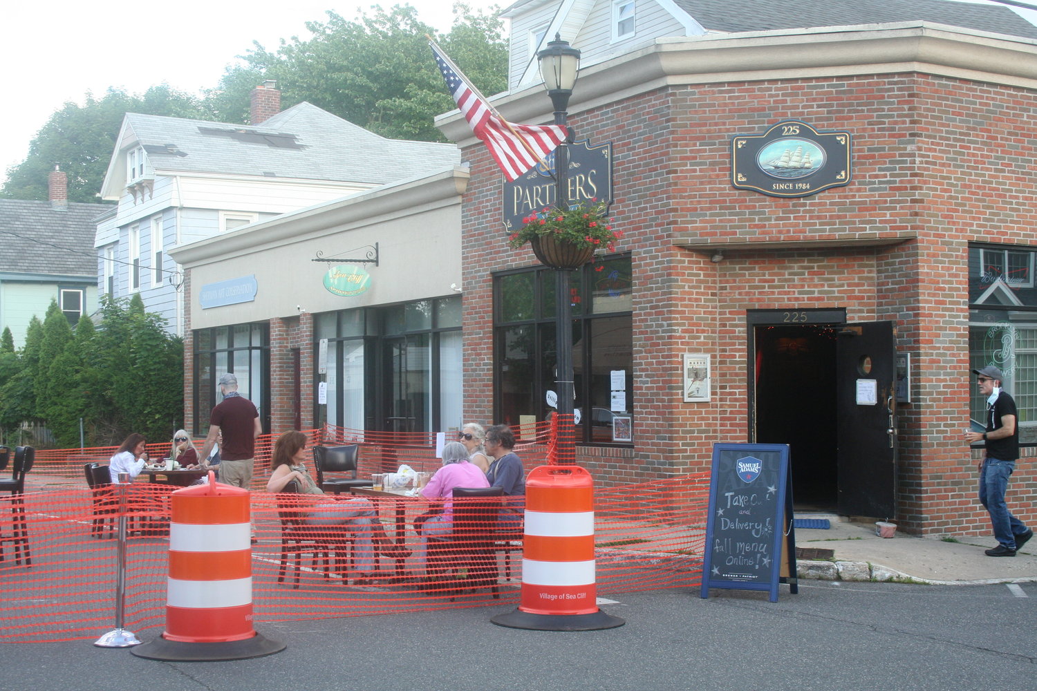 Restaurants are rejuvenating downtown Sea Cliff | Herald Community ...