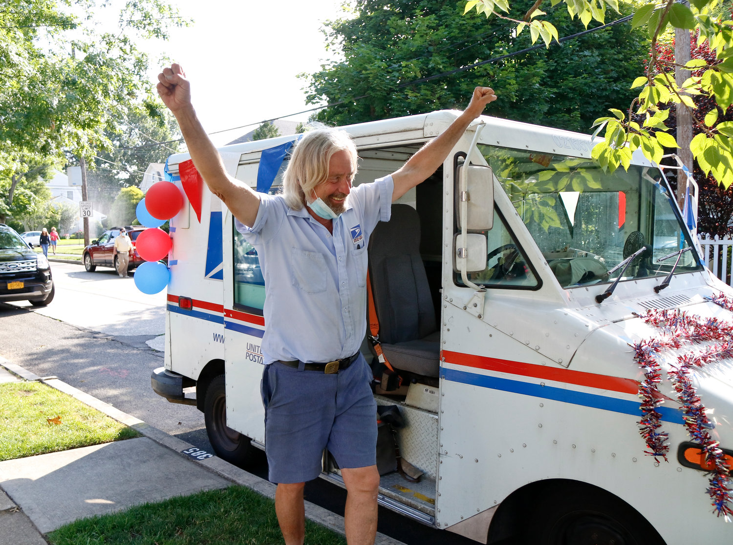 Mailman retires after 40 years in Rockville Centre | Herald Community ...