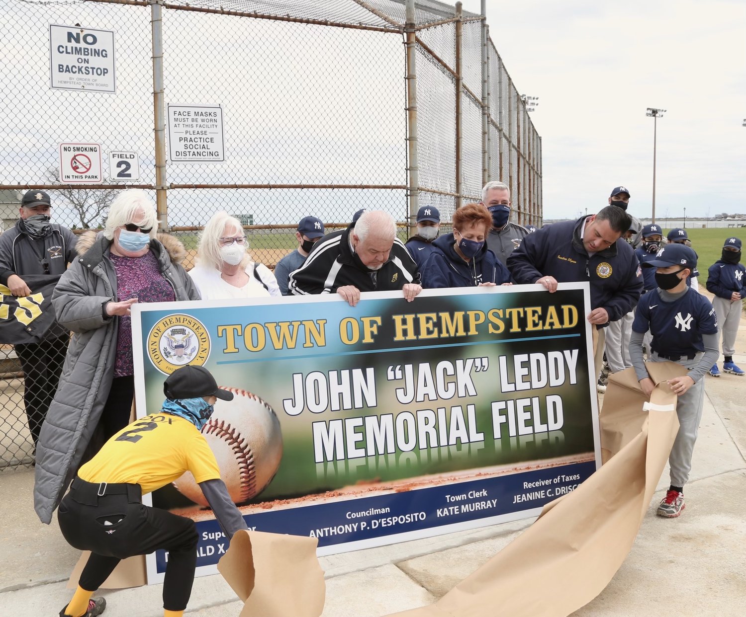 Field named in honor of legendary Island Park coach | Herald Community ...
