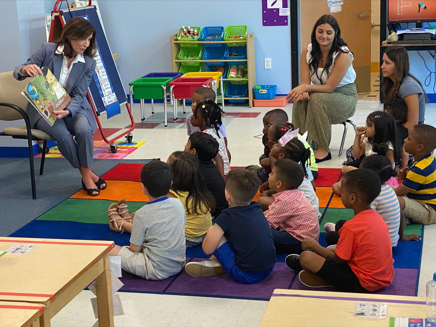 Governor Hochul visits Chestnut Street school to push pre-K | Herald ...
