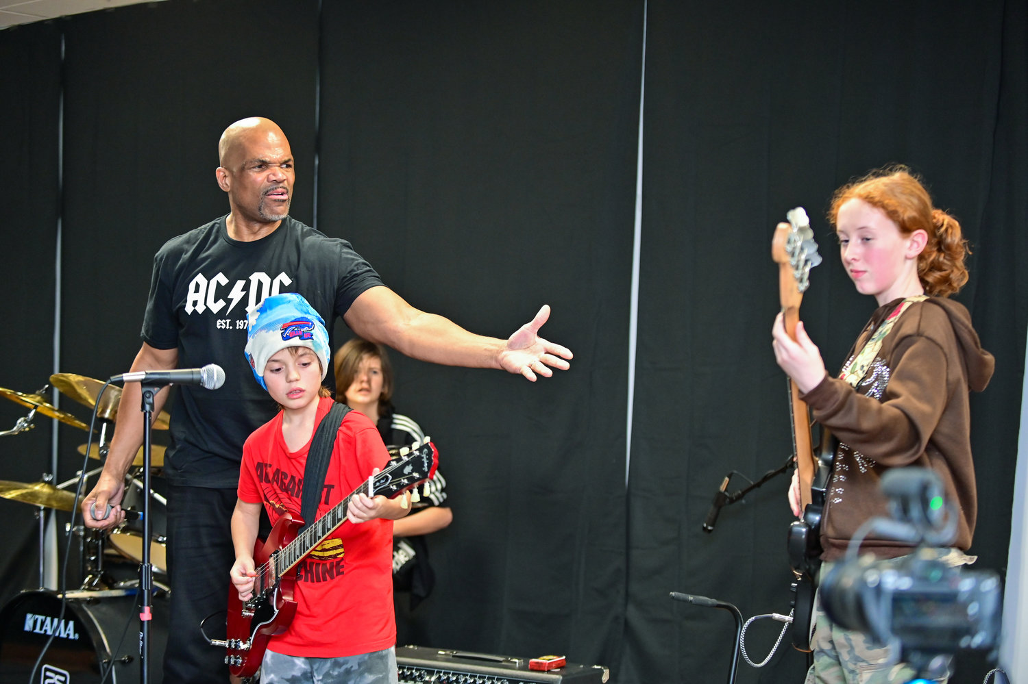 Long Beach kids jam with hip-hop legend DMC | Herald Community ...