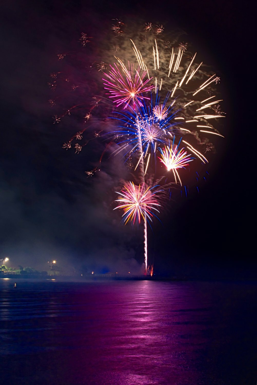 Eighth annual Nautical Mile Fireworks show set to dazzle Freeport ...