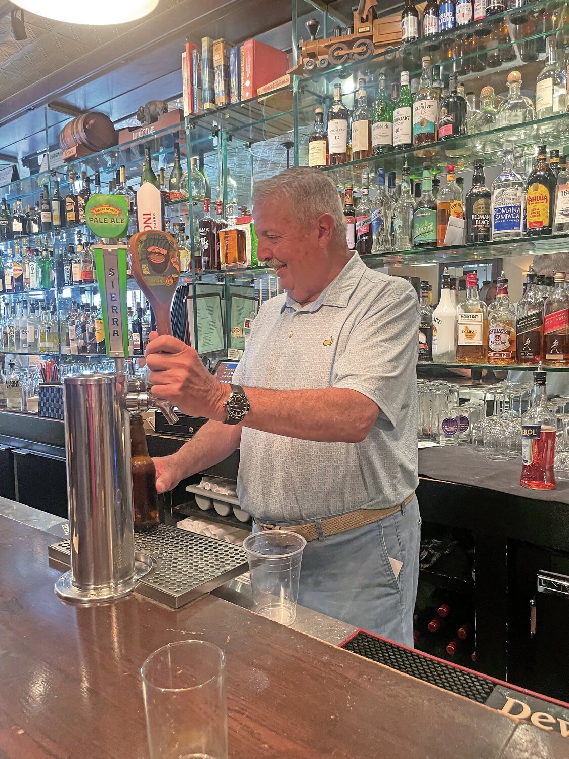 Bartender Ernie Liebow retires after 35 years at George Martin ...