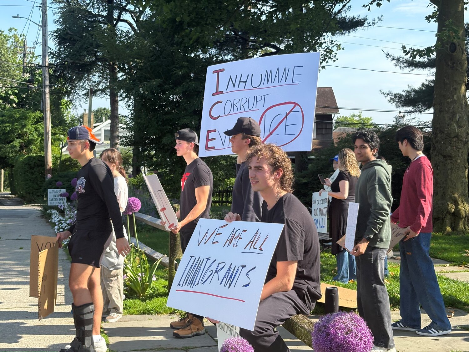North Shore High School students protest deportations | Herald ...