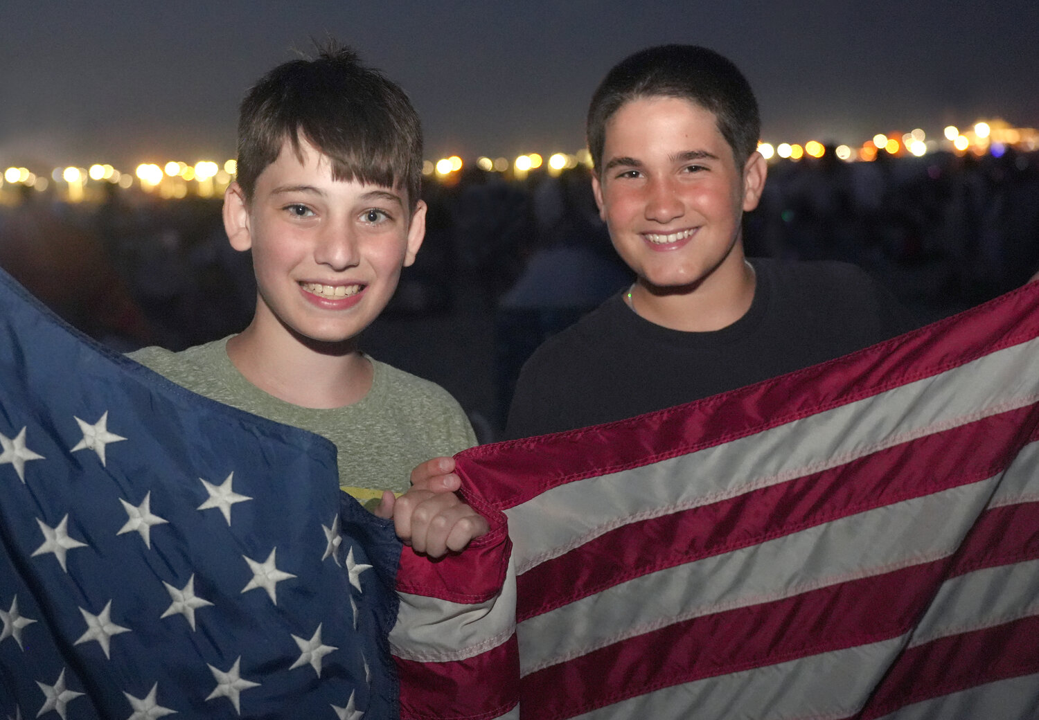 Crowds pack Jones Beach for Jovia 4th of July Fireworks Spectacular ...